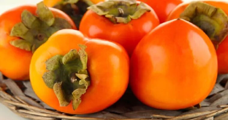 Conheça os benefícios do caqui